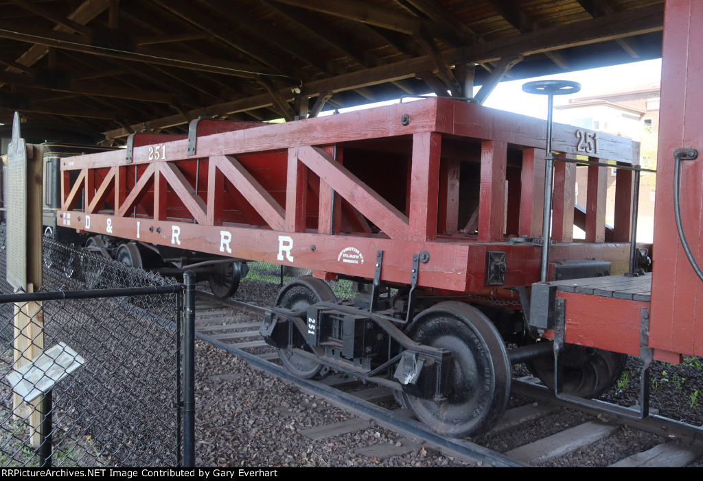 DIR Wooden Ore Car #251 - Duluth & Iron Range